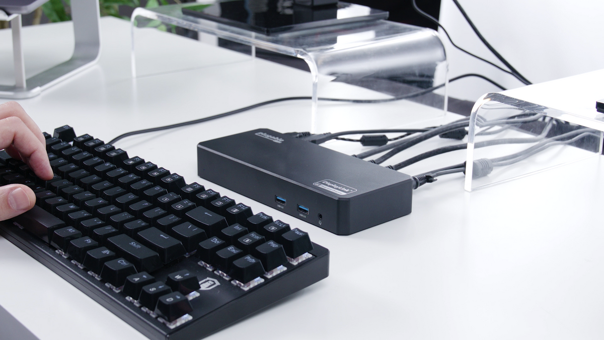 How to Add Two or Three Screens to the M3 MacBook Pro ~ Plugable ...